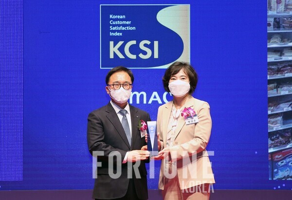 신한은행, 한국산업의 고객만족도(KCSI) 9년째 1위